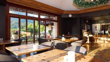 Café da manhã com buffet todos os dias mediante uma taxa