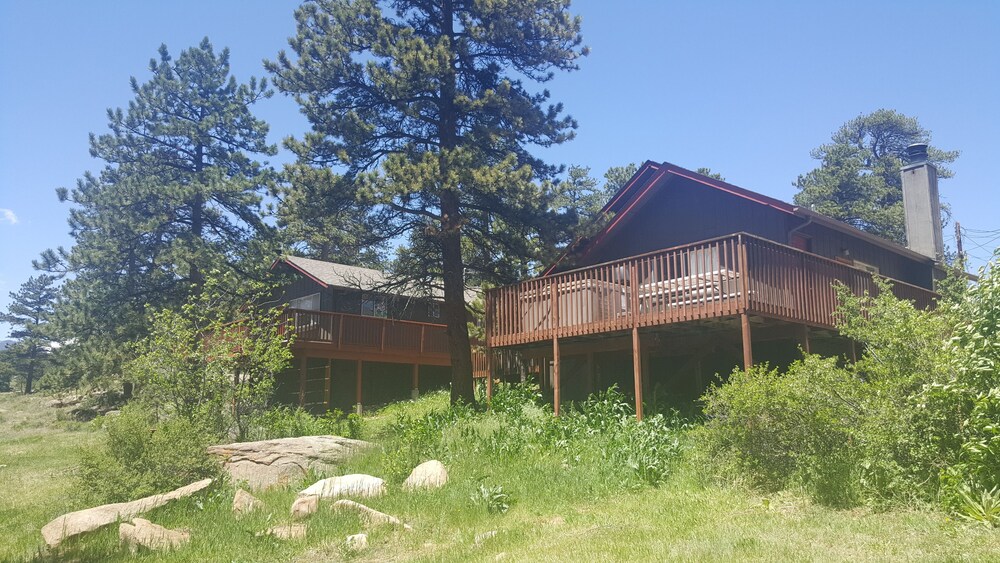 Americana - Cabin W/ 1 Queen, 1 Double - Estes Park, CO