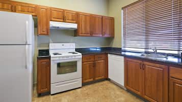 Suite, 1 cama king-size, não fumadores, cozinha | Cozinha privada | Minifrigorífico, um micro-ondas, uma cafeteira/bule
