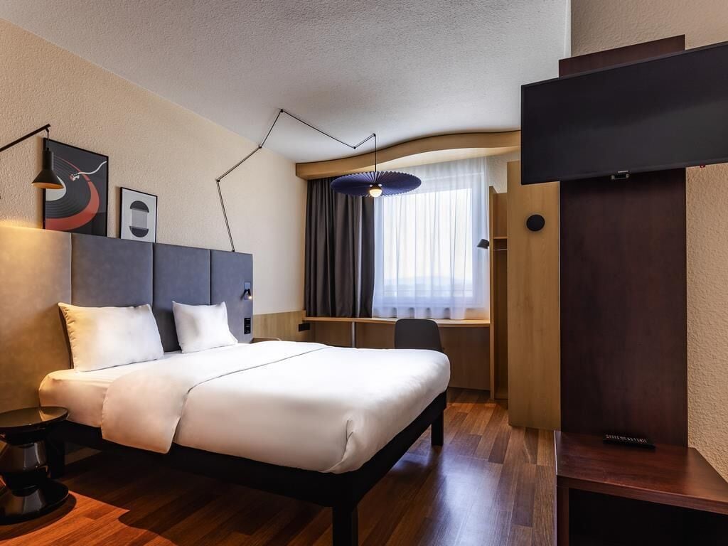 Quarto, 1 cama de casal e sofá-cama | Roupa hipoalergénica, secretária 
