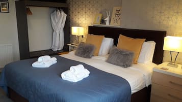 Suite, casa de banho anexa ( 2 Adults & 1 Child)