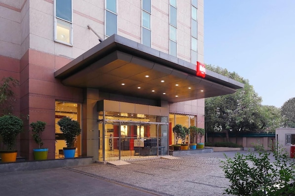 ibis Pune Viman Nagar Hotel in Pune: Find Hotel Reviews, Rooms, and ...
