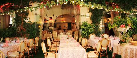 2 restaurantes, pequenos-almoços servidos, cozinha francesa