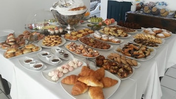 Pequeno-almoço tipo buffet diário incluído
