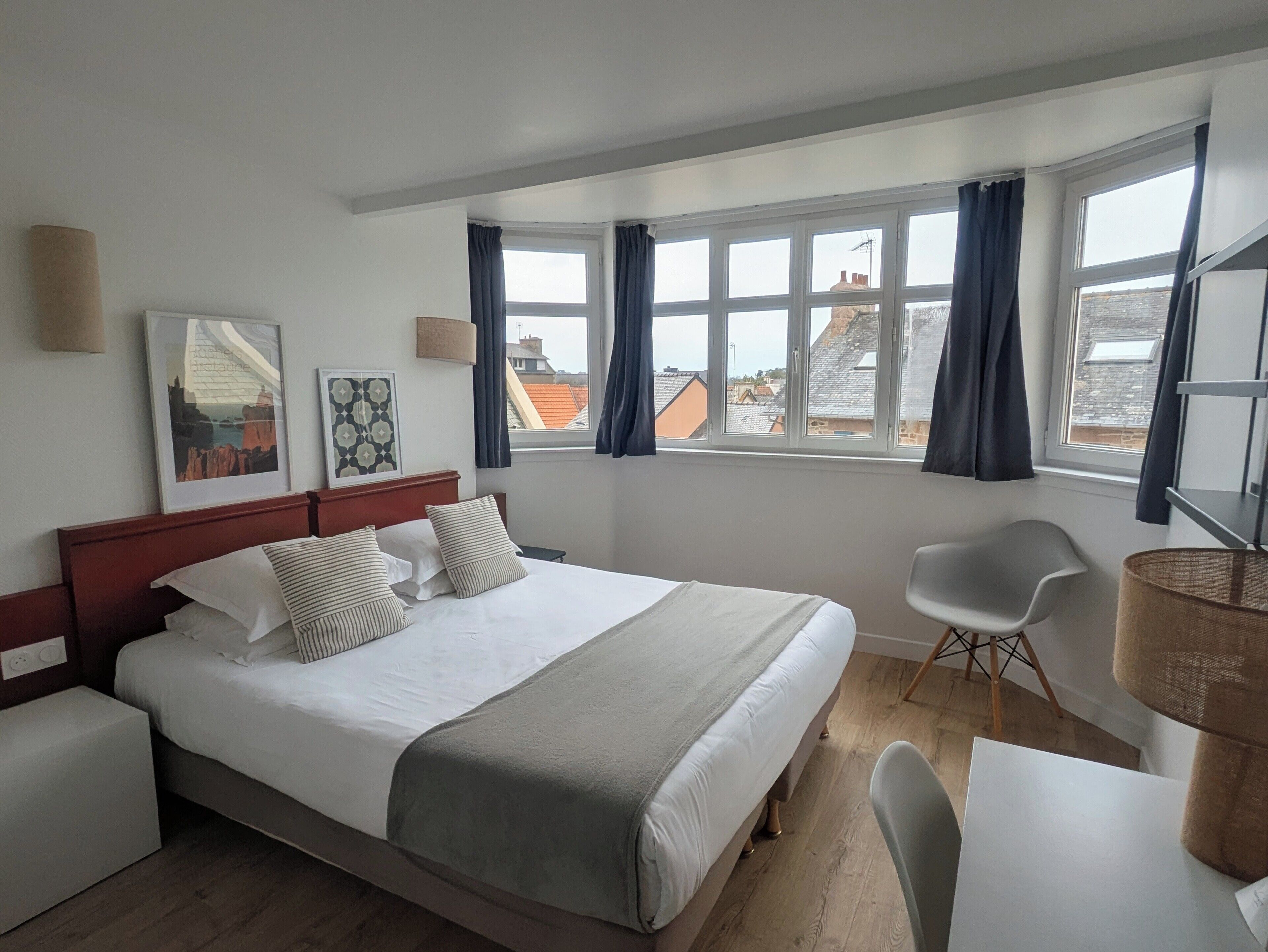 Quarto casal ou duplo superior, vista para a cidade | Roupas de cama antialérgicas, individualmente decorados