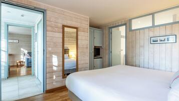 Suíte júnior | Roupas de cama premium, camas Select Comfort, cofres nos quartos