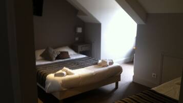 Quarto Duplo | Secretária, quartos insonorizados, ferro/tábua de engomar