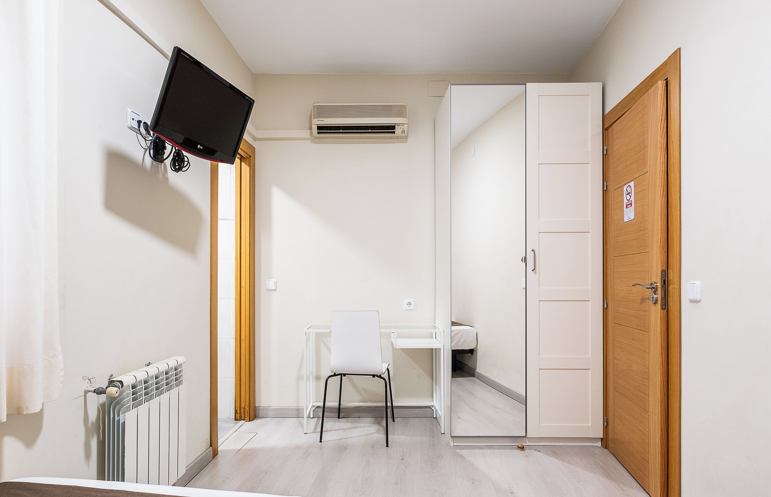 Quarto casal, banheiro privativo | Roupas de cama premium, cofres nos quartos, escrivaninha