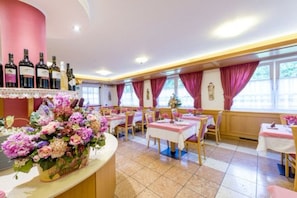 Café da manhã, almoço e jantar