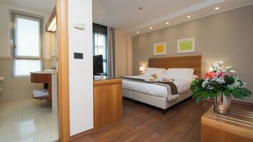 1 quarto, minibar, cofre no quarto, com mobília individualizada