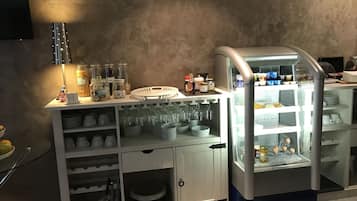 Café da manhã com buffet todos os dias (EUR 16 por pessoa)