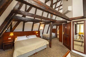 Quarto Triplo | Minibar, cofre no quarto, ferro/tábua de engomar, Wi-fi grátis 