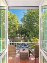 Secretária, Wi-fi grátis 