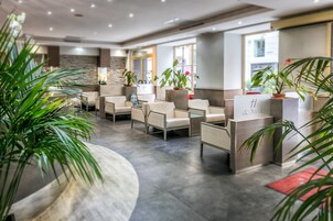 Área de estar no saguão