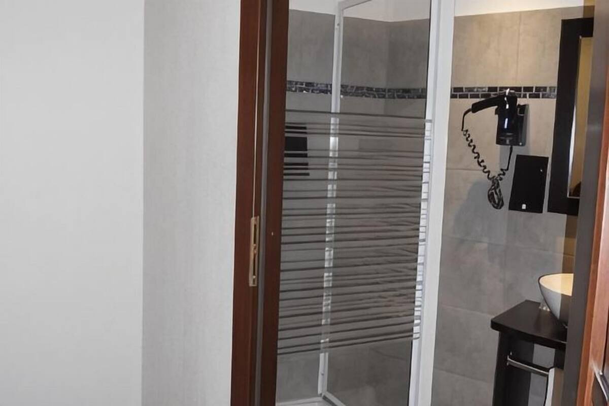 Casa de banho | Artigos de higiene ecológicos, um secador de cabelo, toalhas fornecidas 