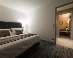 Quarto superior | Roupas de cama premium, cofres nos quartos, individualmente mobiliados