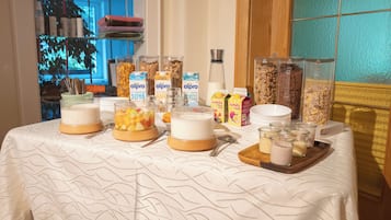 Pequeno-almoço tipo buffet diário (17.00 EUR por pessoa)