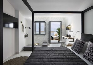 Quarto Deluxe, vista para o mar (Outdoor Jetted Tub) | Cofre com capacidade para portátil, cortinas/cortinados opacos