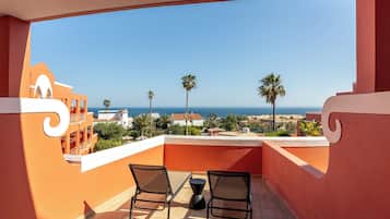 Oceanfront Room | 1 quarto, cofre no quarto, secretária, cortinas/cortinados opacos