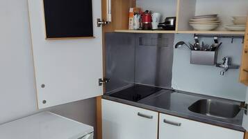 Quarto Triplo | Cozinha privada | Um frigorífico/congelador grande, uma placa de cozinha