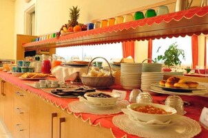 Pequeno-almoço tipo buffet diário incluído 