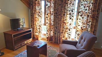 Suíte júnior | Cofres nos quartos, escrivaninha, Wi-Fi de cortesia, roupa de cama