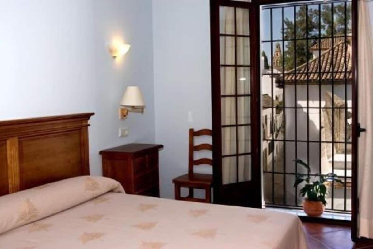 Quartos insonorizados, ferro/tábua de engomar, roupa de cama fornecida