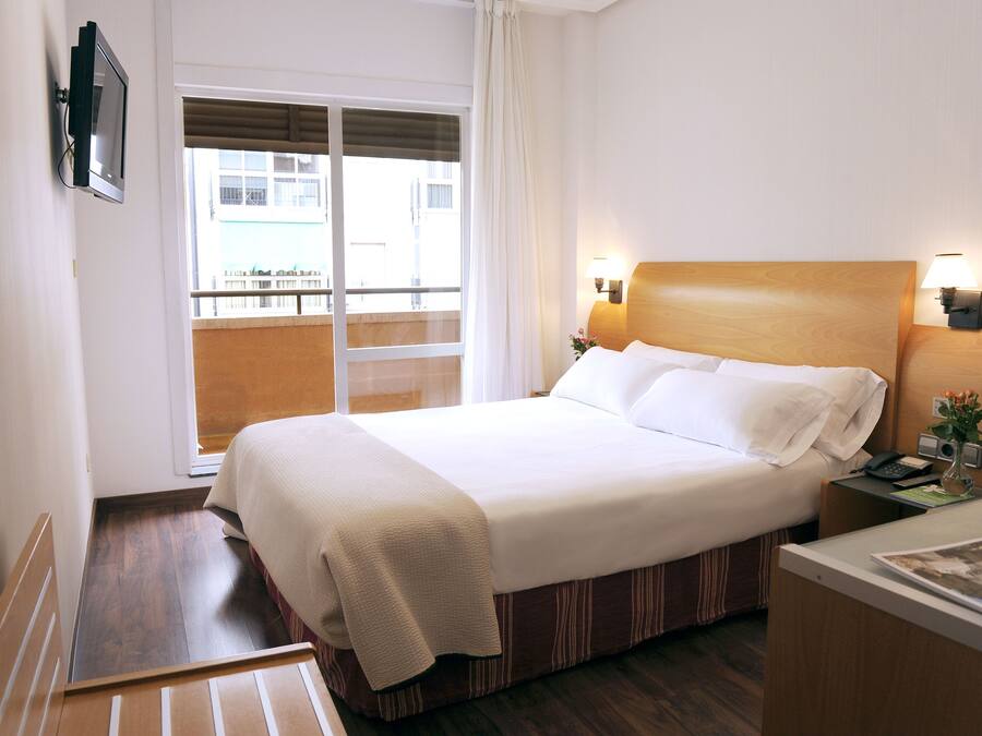 Quarto casal ou duplo | Frigobar, cofres nos quartos, escrivaninha, quartos à prova de som