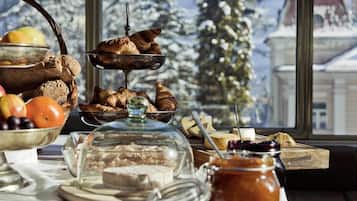 Café da manhã com buffet todos os dias mediante uma taxa