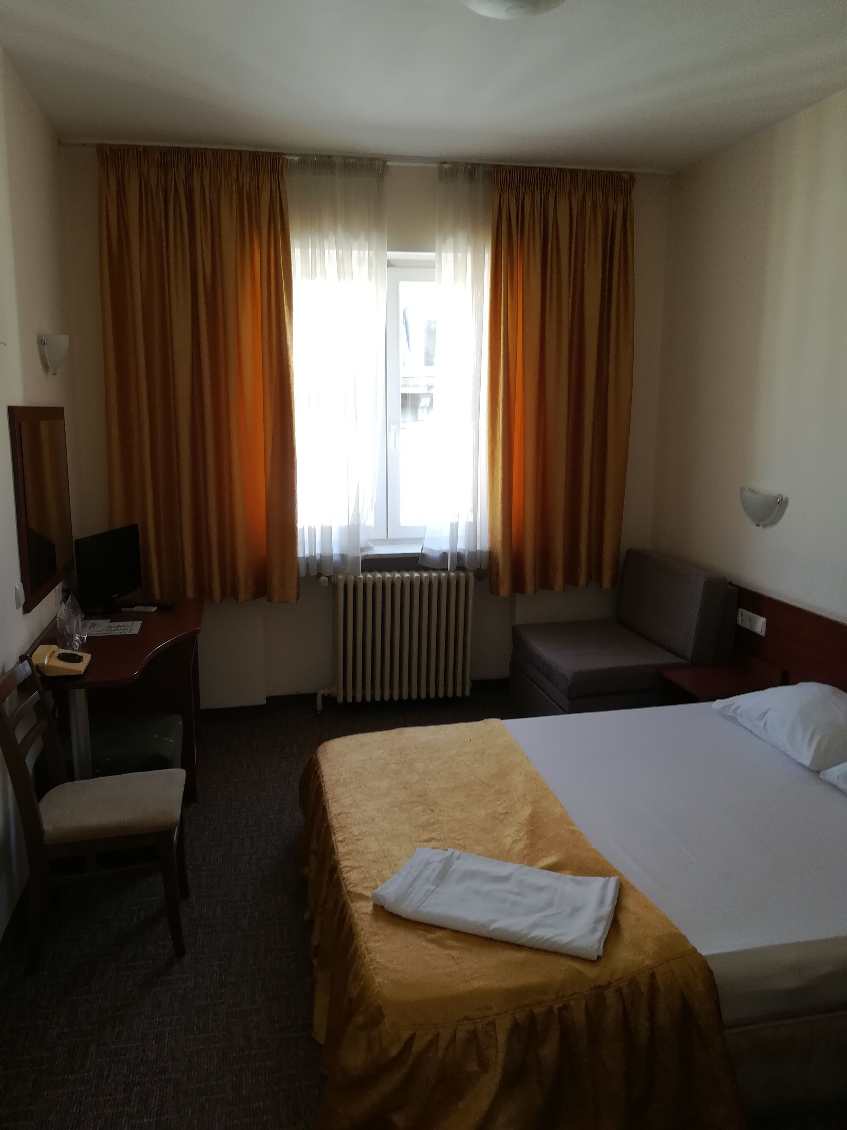 Roupa hipoalergénica, minibar, secretária, cortinas/cortinados opacos 