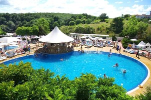 Piscina interior, piscina exterior 