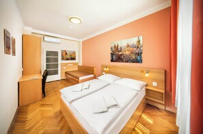 Quarto triplo | Sala de estar | TV LCD