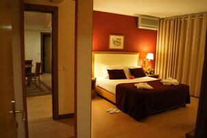 Suite | Minibar, secretária, cortinas/cortinados opacos, quartos insonorizados 