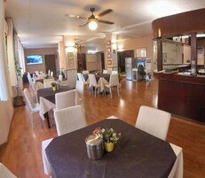 Pequeno-almoço continental diário (5.00 EUR por pessoa) 