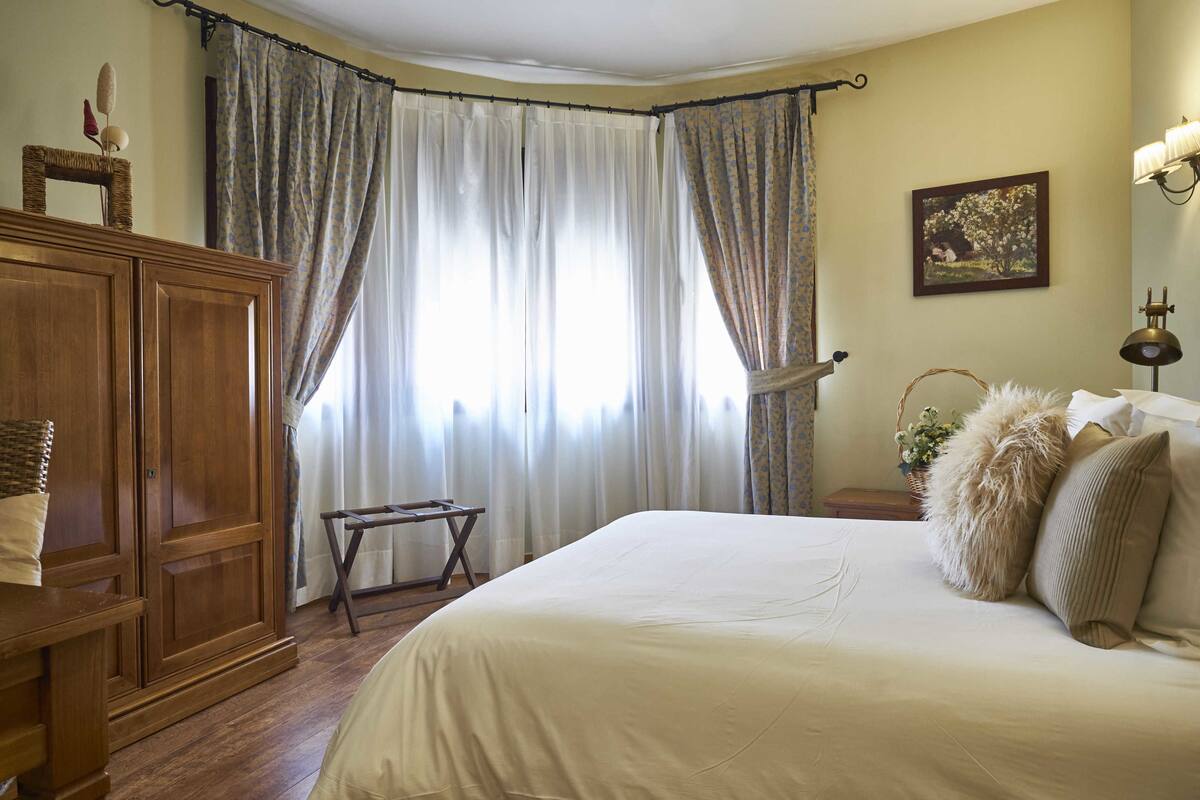 Suite Design, 1 cama queen-size | Cofre no quarto, secretária, quartos insonorizados, Wi-fi grátis