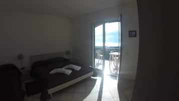 Quarto quádruplo | Ferros/tábuas de passar roupa, Wi-Fi de cortesia, roupa de cama