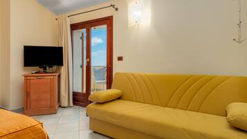 Quarto casal panorâmico, vista para o mar | Frigobar, cofres nos quartos, cortinas blackout