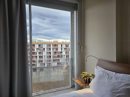 Apartamento (2 adults + 2 children) | Lençóis italianos Frette, roupa de alta qualidade, secretária . Apartaments Els Químics