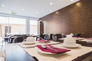 Café da manhã com buffet todos os dias mediante uma taxa