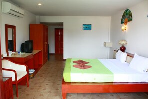 Quarto Standard | Minibar, secretária, cortinas/cortinados opacos, camas desdobráveis 