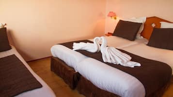 Quarto Standard, 2 camas individuais | Cofre no quarto, secretária, quartos insonorizados