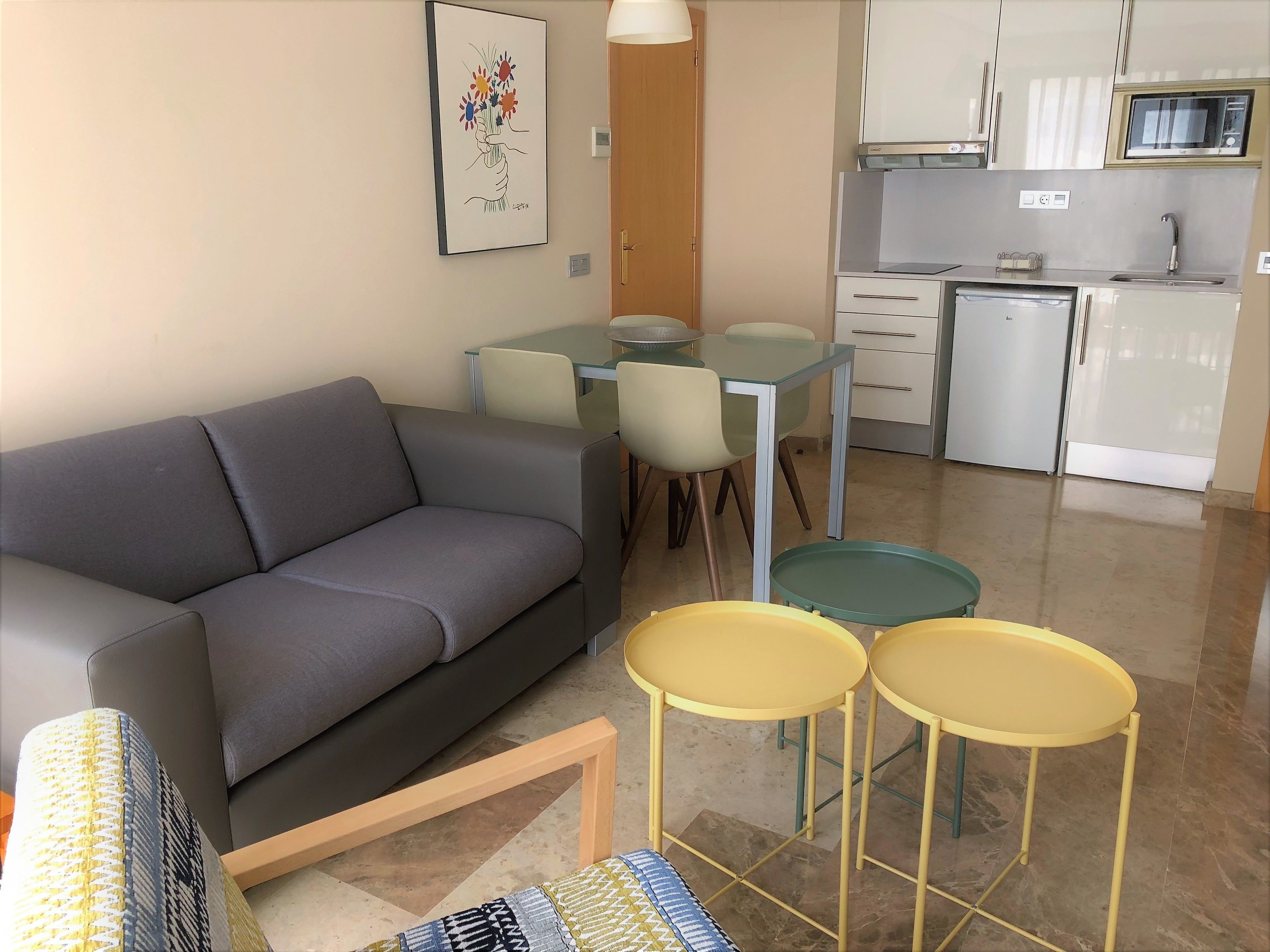 Apartamento Familiar (2 Adults + 2 Children) | Sala | Televisor LCD de 32 polegadas com canais digitais, televisor 