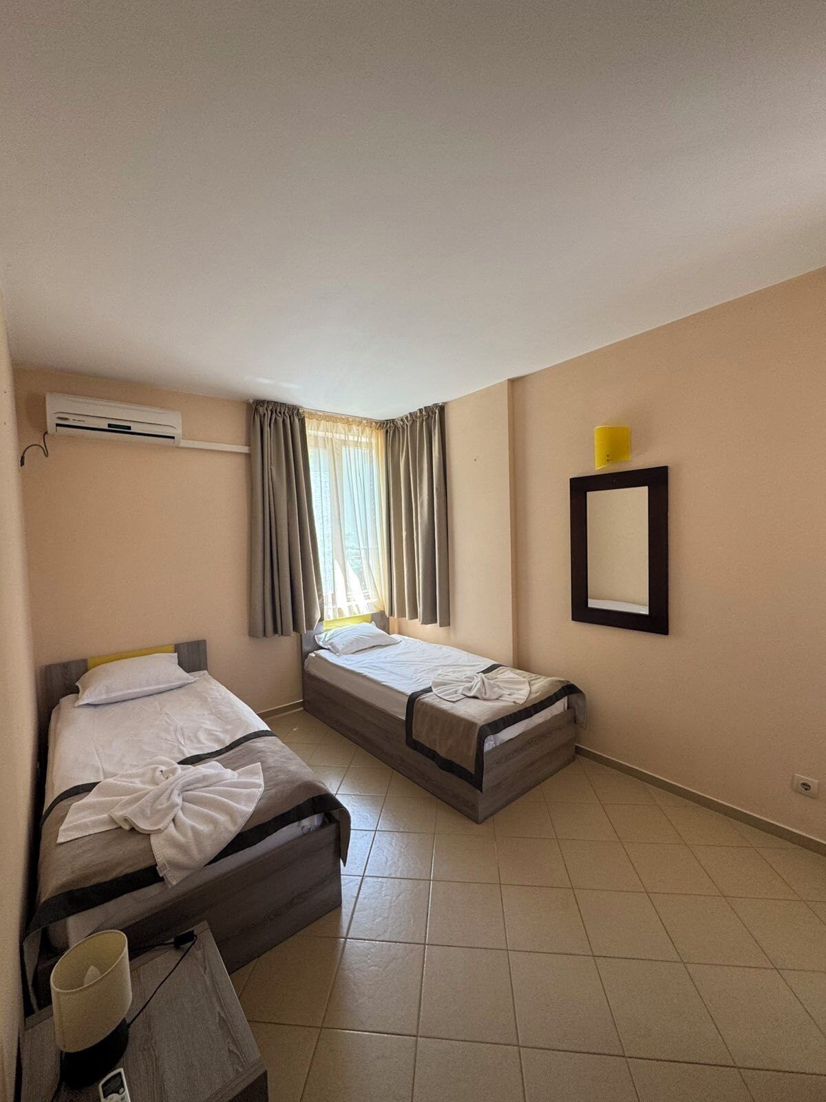 Apartamento, 3 quartos, vista para o parque | Escrivaninha, quartos à prova de som, ferros/tábuas de passar roupa