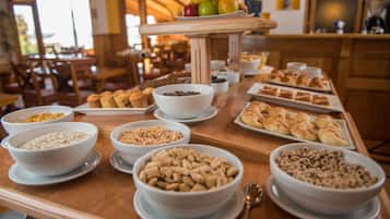 Café da manhã com buffet todos os dias (ARS 280 por pessoa)