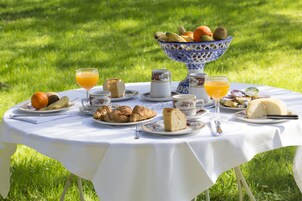 Café da manhã com buffet todos os dias mediante uma taxa