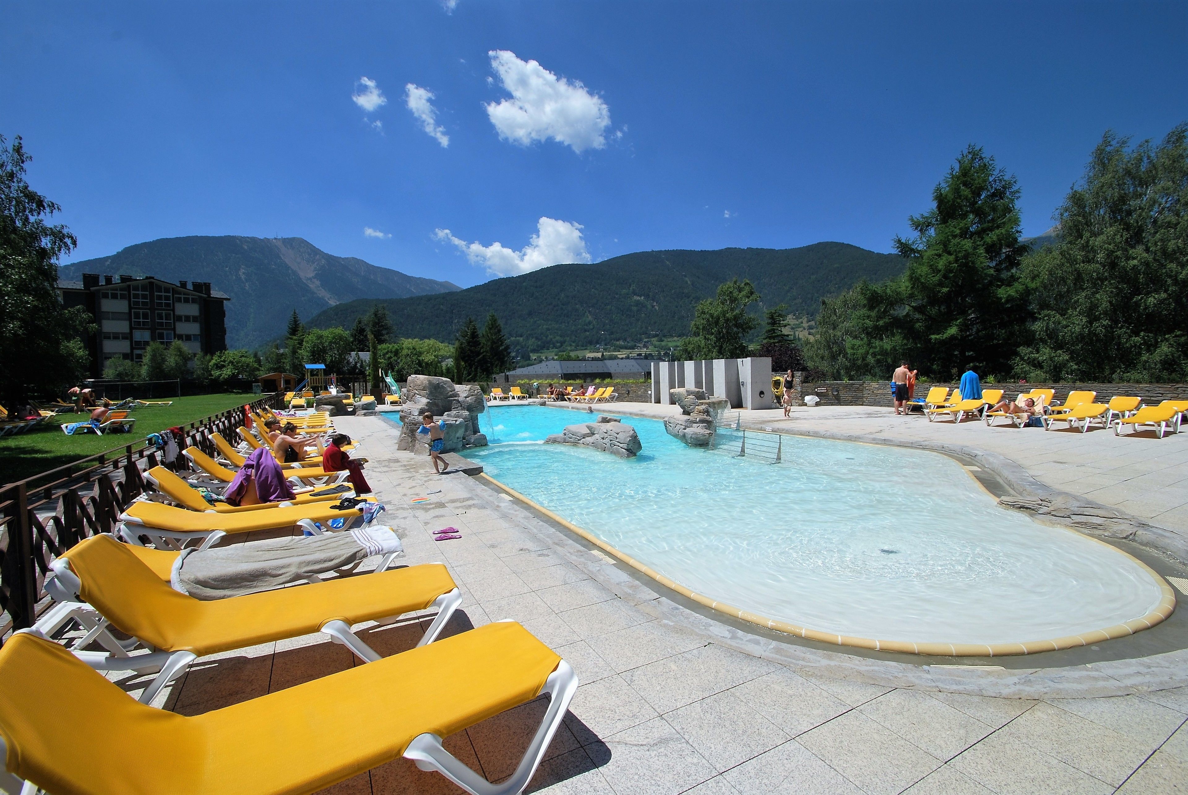 Piscina exterior sazonal, da(s) 10:00 à(s) 20:00, espreguiçadeiras 