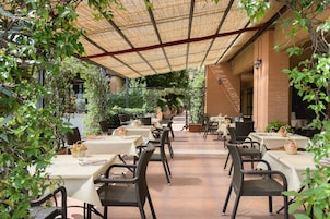 Café da manhã, almoço e jantar; culinária local