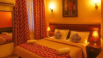 Quarto luxo, para não fumantes | Roupas de cama premium, edredons de pluma, camas Select Comfort