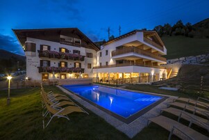 Quarto quádruplo família, 2 camas de casal, sacada | Fachada