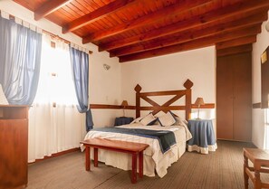 Quarto Duplo | Minibar, secretária, Wi-fi grátis, roupa de cama fornecida